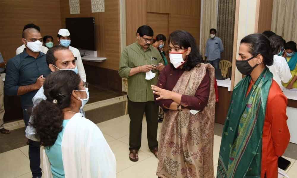Kakinada: Joint Collector Keerthi Chekuri inspects Covid Command ...