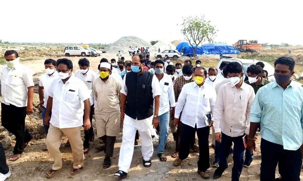 Huzurnagar: Uttam inspects check dam site in Singaram village