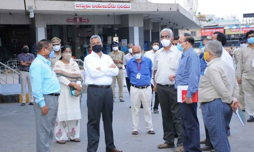Vijayawada: RTC MD Dwaraka Tirumala Rao inspects Vijayawada bus station