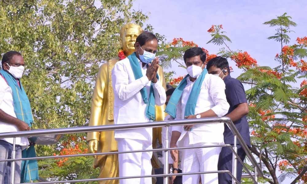 CM KCR pays homage to Surender Reddy