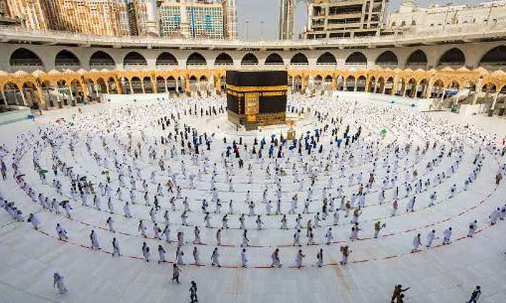 Saudi bars foreigners from Haj