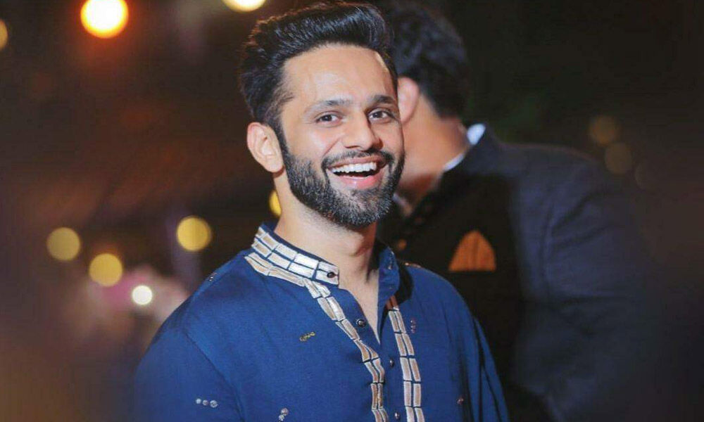 Rahul Vaidya performs first stage show in pandemic