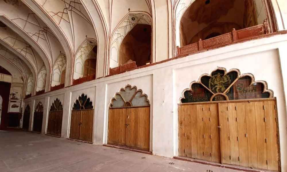Shopkeepers in Red Fort's Chatta Bazaar reeling under Covid-19