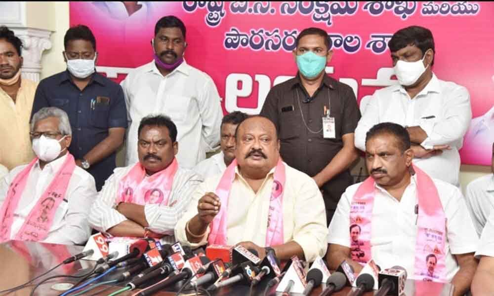Karimnagar: Will always defend Eatala as a shield says Gangula Kamalakar