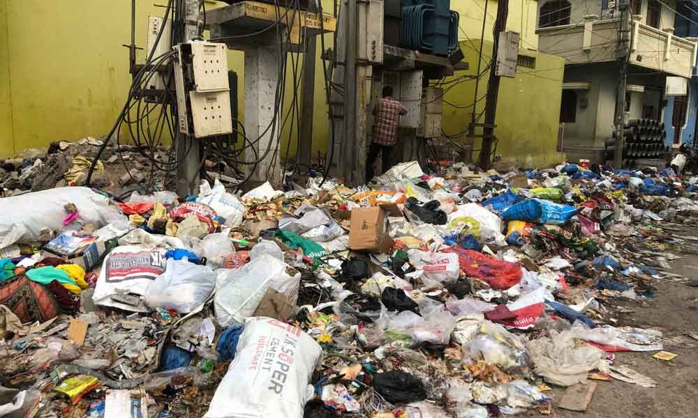 Hyderabad: Welcome to city of open trash bins!