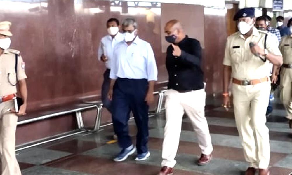 Guntakal DRM visits Tirupati railway station