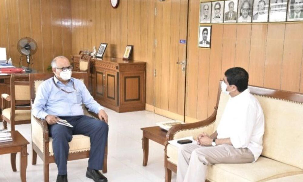 Buggana Rajendranath Reddy meets SCR GM; seeks 2 underpass bridges at Dhone