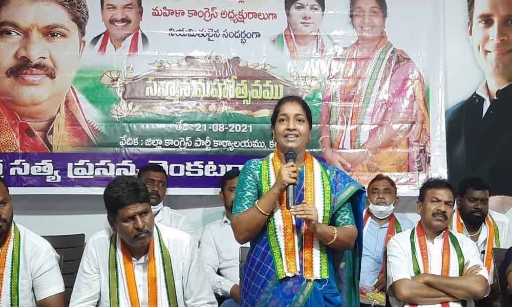 Karimnagar: District Mahila Congress chief Karra Satya Prasanna Reddy ...