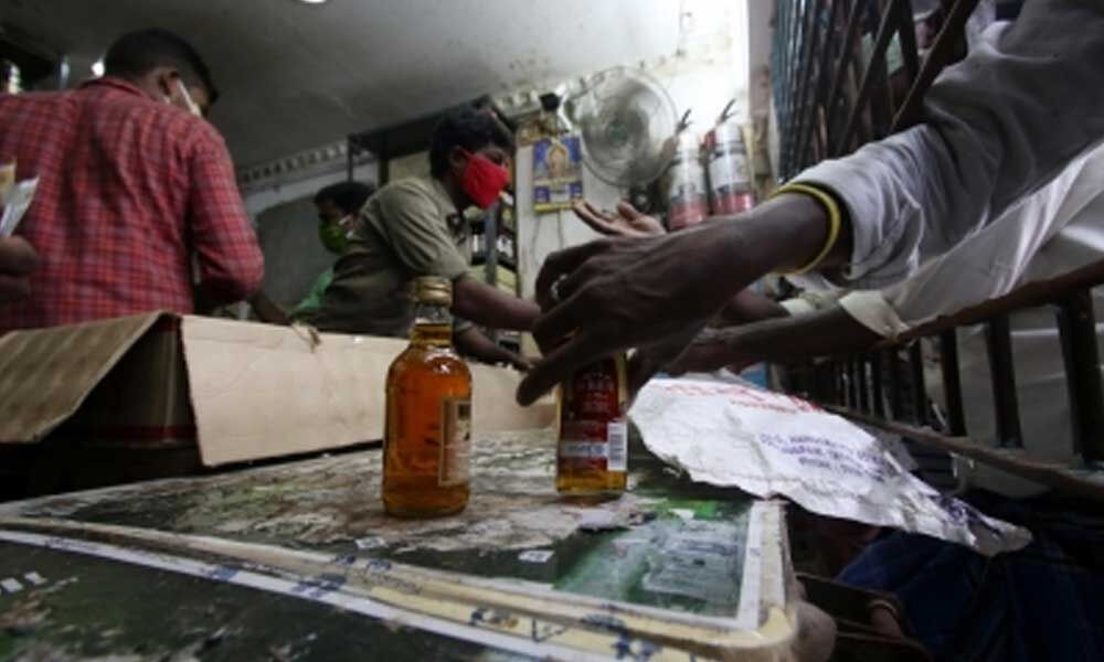 Cop threatens father, son to frame them in liquor smuggling case