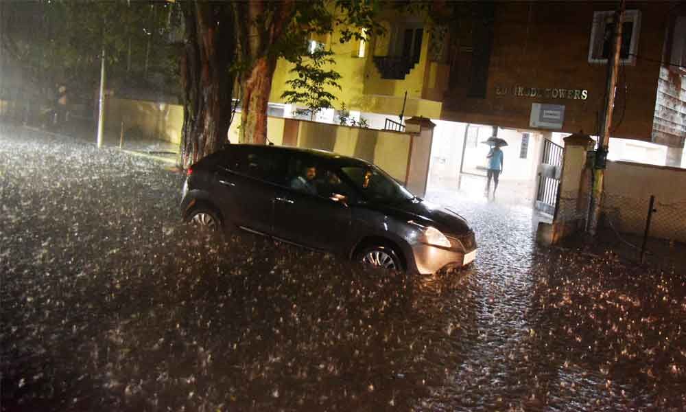 Hyderabad: Heavy rain clogs roads & streets in northern, western parts ...