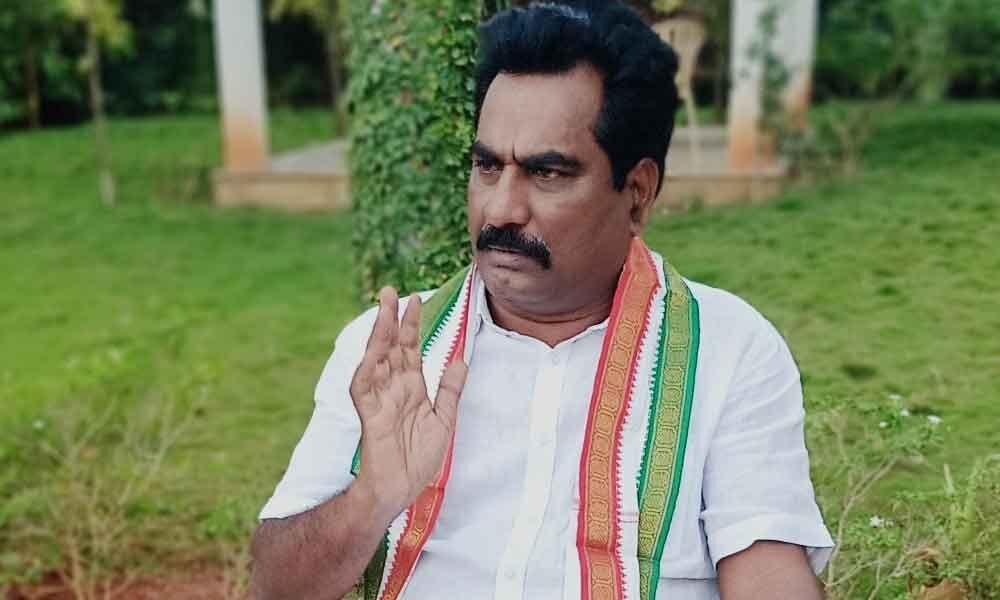 TRS, BJP hand-in-glove, blames Congress