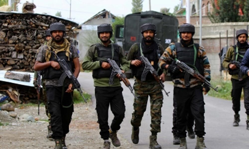 LeT commander trapped in J&K encounter