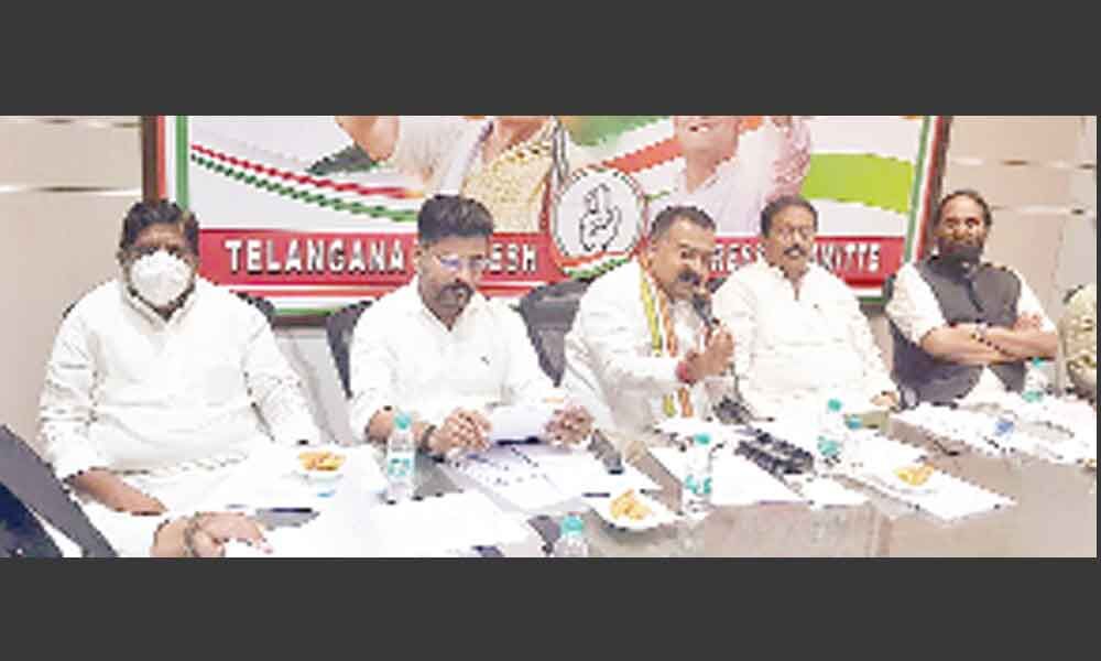 Hyderabad: Sparks fly at Congress meeting
