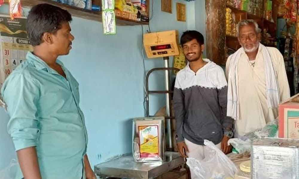 Public cheated by fraud traders in market