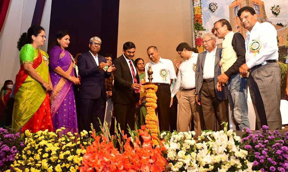 Pump students with innovative ideas: APSCHE Chairman