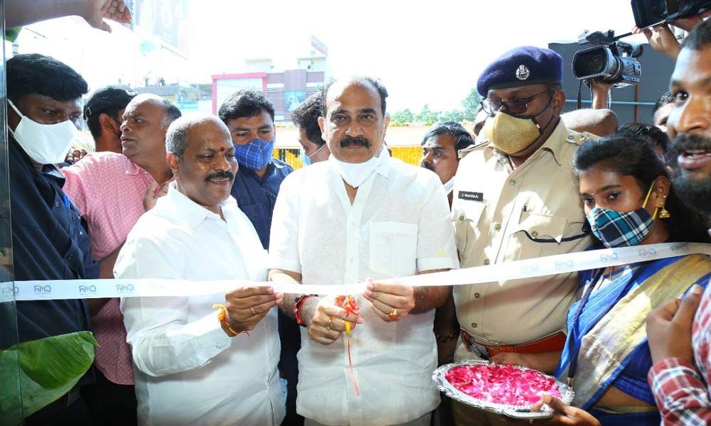Ongole: Minister Balineni Srinivasa Reddy inaugurates CMR Shopping Mall