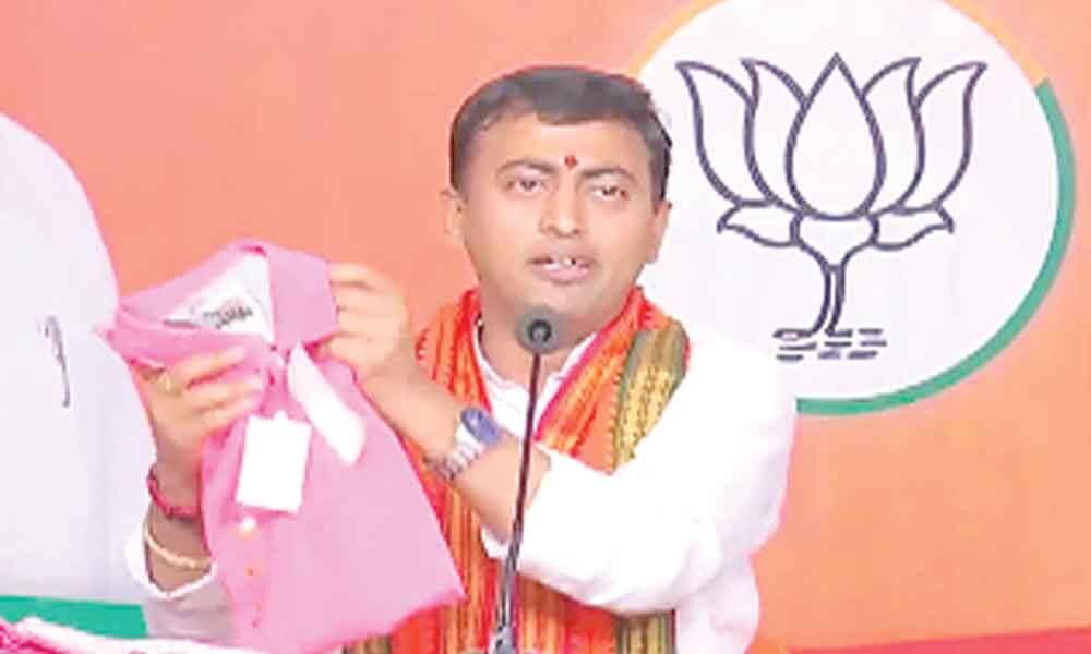 Shed Khaki uniform, sport pink dress: BJP to Karimnagar CP