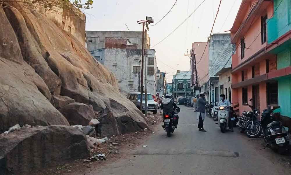 Hyderabad: Shalibanda bereft of basic facilities