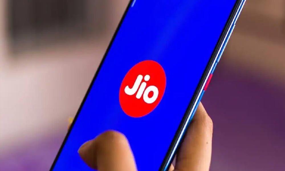 Jio Platforms to invest US$200 million in AI-driven lock-screen ...