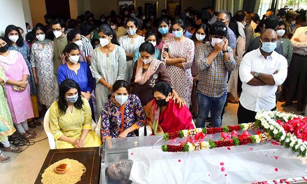 AP minister Goutham Reddy mortal remains shifted from Hyderabad to Nellore