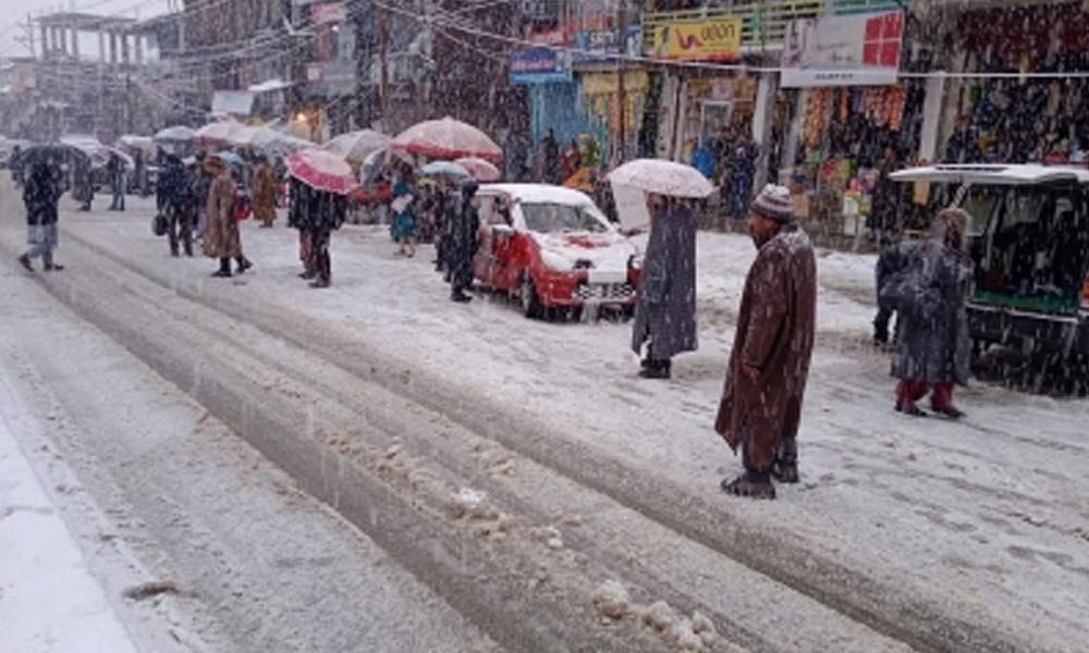 Major snowfall disrupts life across Kashmir