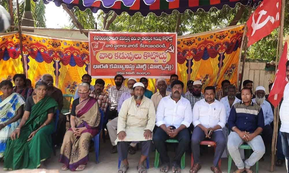 Allot permanent place to petty traders: CPM