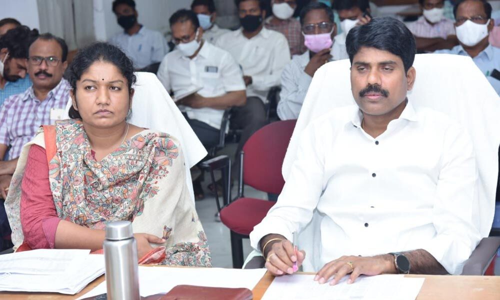 Pending NREGS works stand to cancel: Collector Narayana Reddy