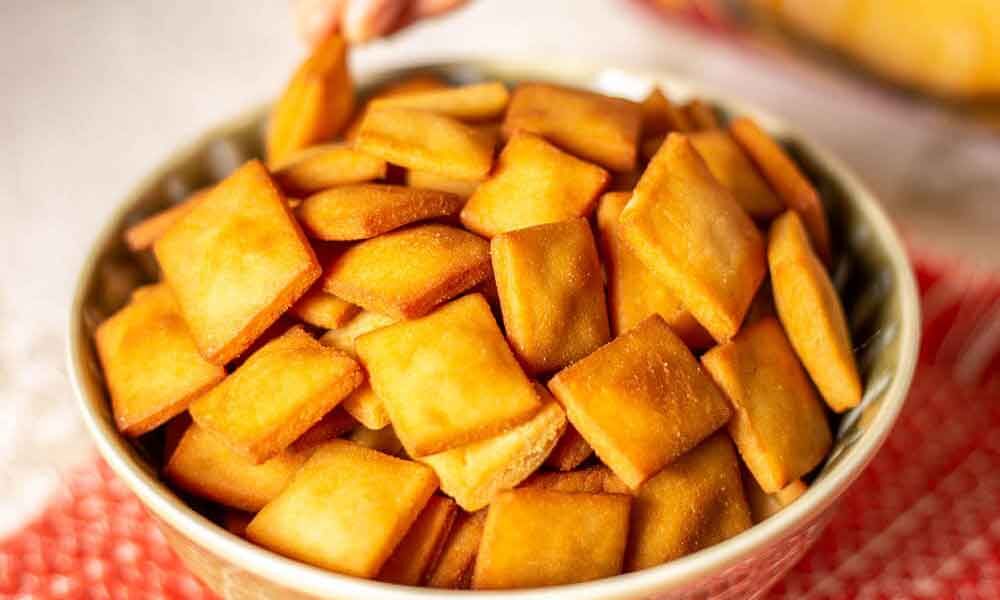 Learn to prepare Traditional Indian Snack: Shakkar Para