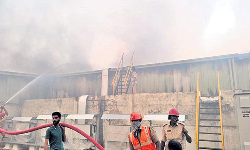 Andhra Pradesh: Fire breaks out at Loyol Textiles industry in Nellore