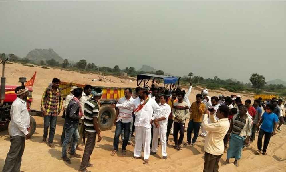 Peddapalli: Congress demands government to cancel sand tenders