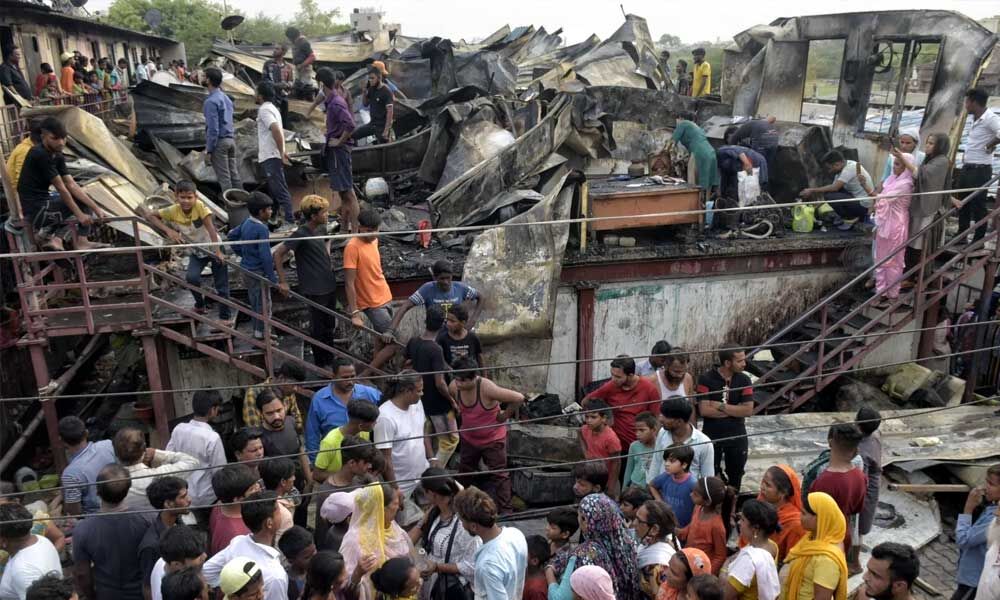 50 shanties gutted in massive fire in Delhi; no casualties