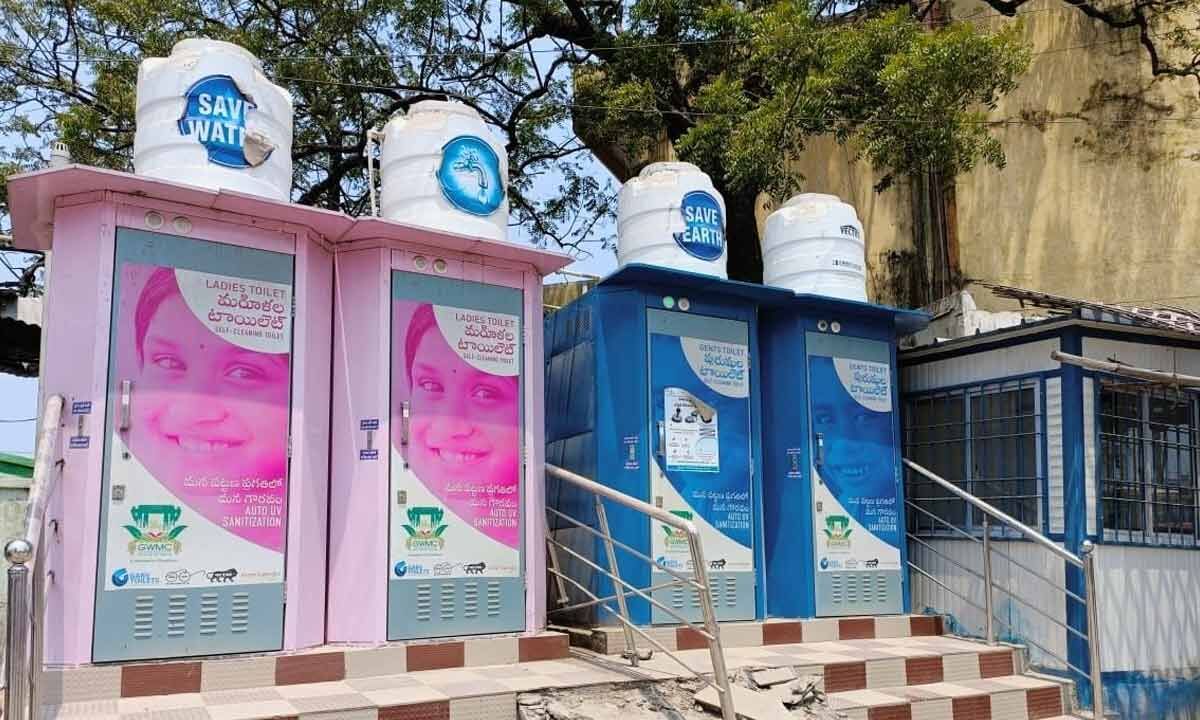 Warangal: Luxury Loo Cafes lie in neglect