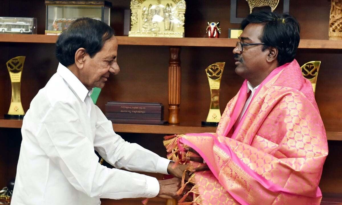 Minister Puvvada meets KCR, felicitated