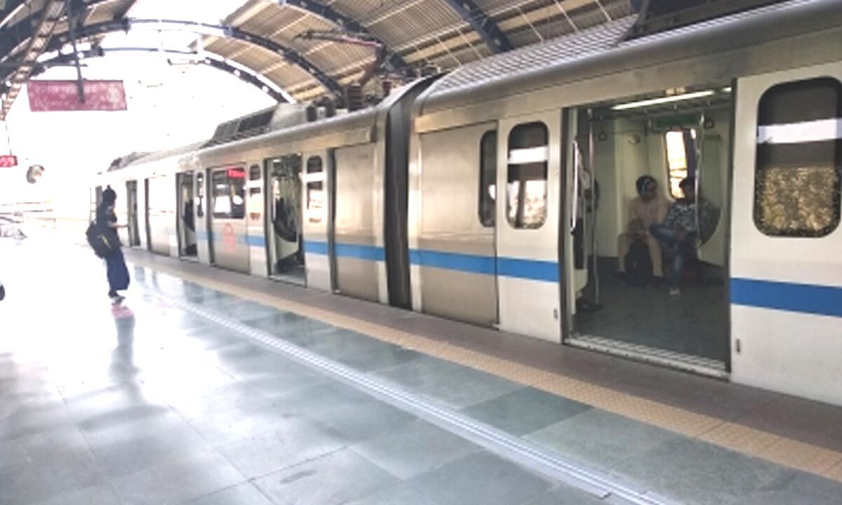 Delay in services due to irregular signalling on DMRC's Blue Line