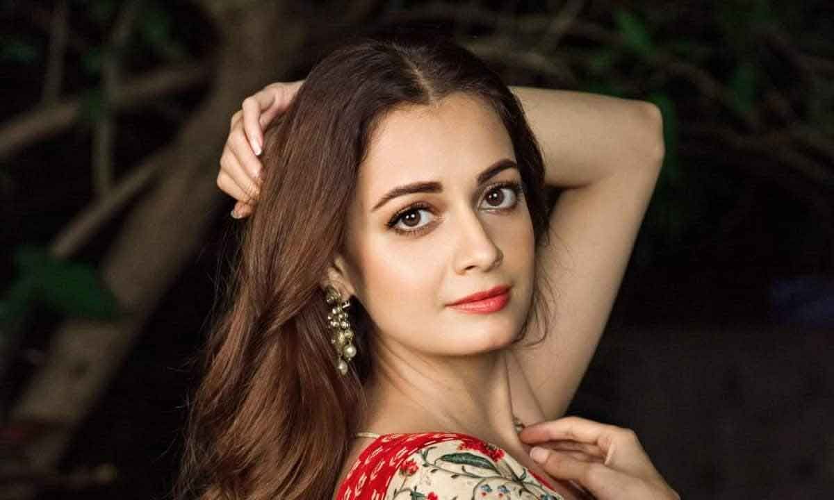 Dia Mirza discusses about positive environmental action with Afroz Shah