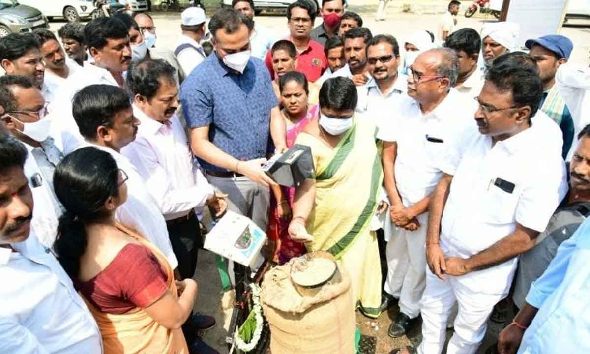 357 paddy procurement centres to be set up in Karimnagar: Collector RV ...