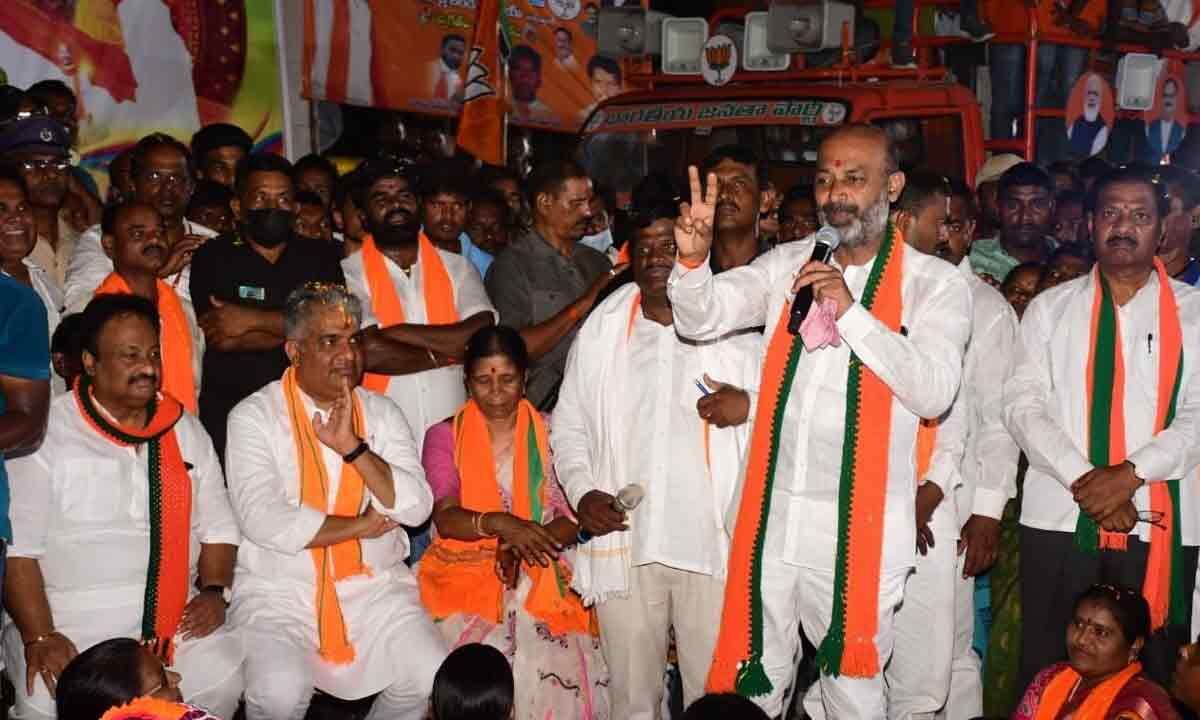 Mudiraj, Vaddera communities seek Bandi's help