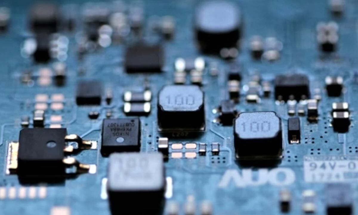 China's semiconductor output shrinks to 2020 level