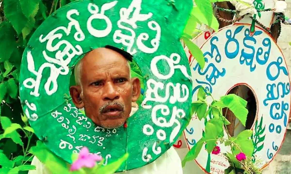 Padma Sri Vanajeevi Ramaiah injured in road mishap, undergoing treatment in hospital