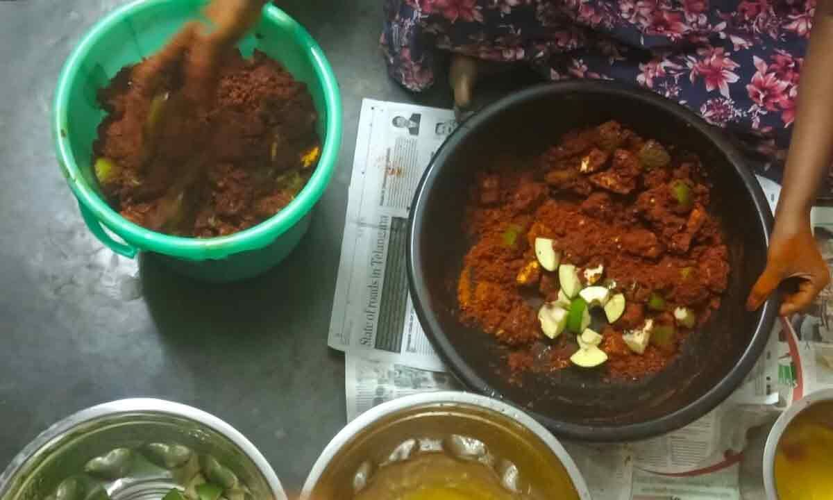 Kakinada: Mango pickle turns unaffordable for commoner
