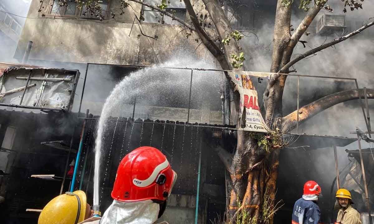 Major fire at Delhi's Jhandewalan cycle market, no injuries