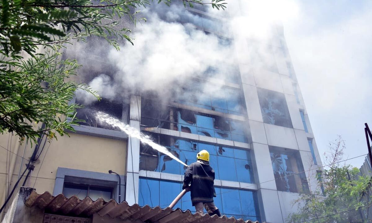 Massive fire breaks out from Green Bawarchi hotel, 10 people saved