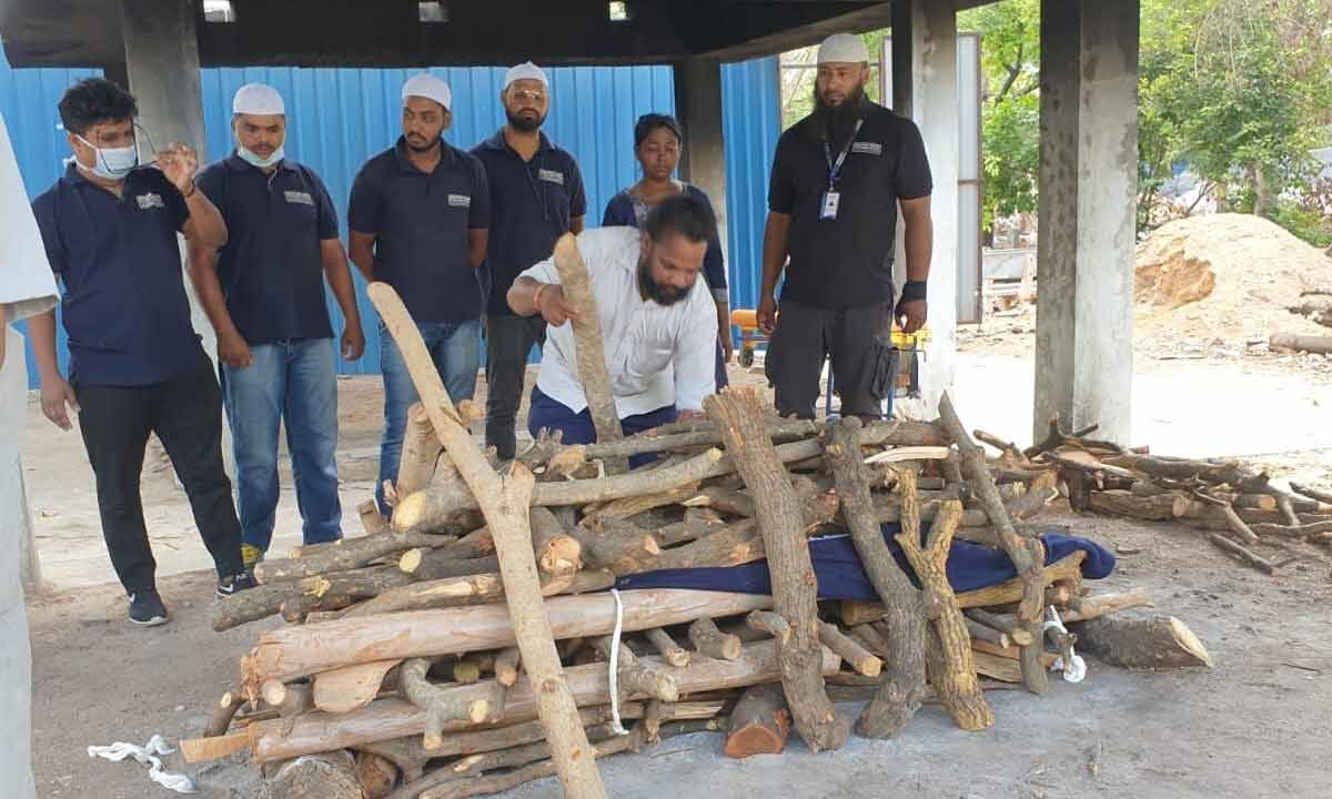 Hyderabad: Muslims conduct last rites of Hindu man