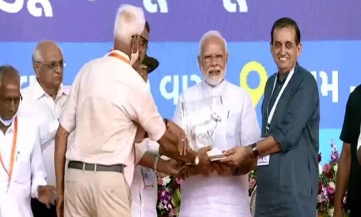 PM Modi inaugurates, lays foundation stone for multiple developments ...