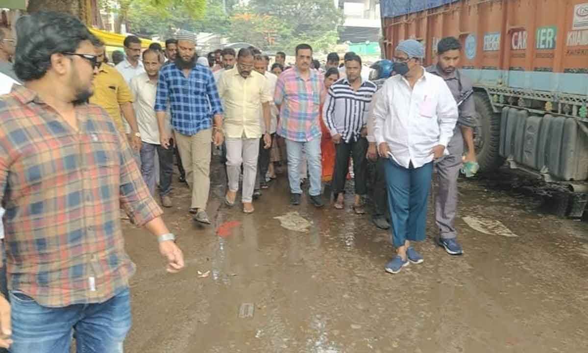Mahboob Gunj Market is a huge mess right now Mahboob Gunj Market is a huge mess right now