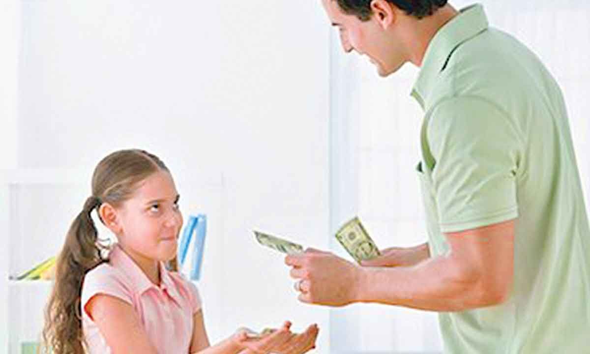 Best financial tips a father can share with children
