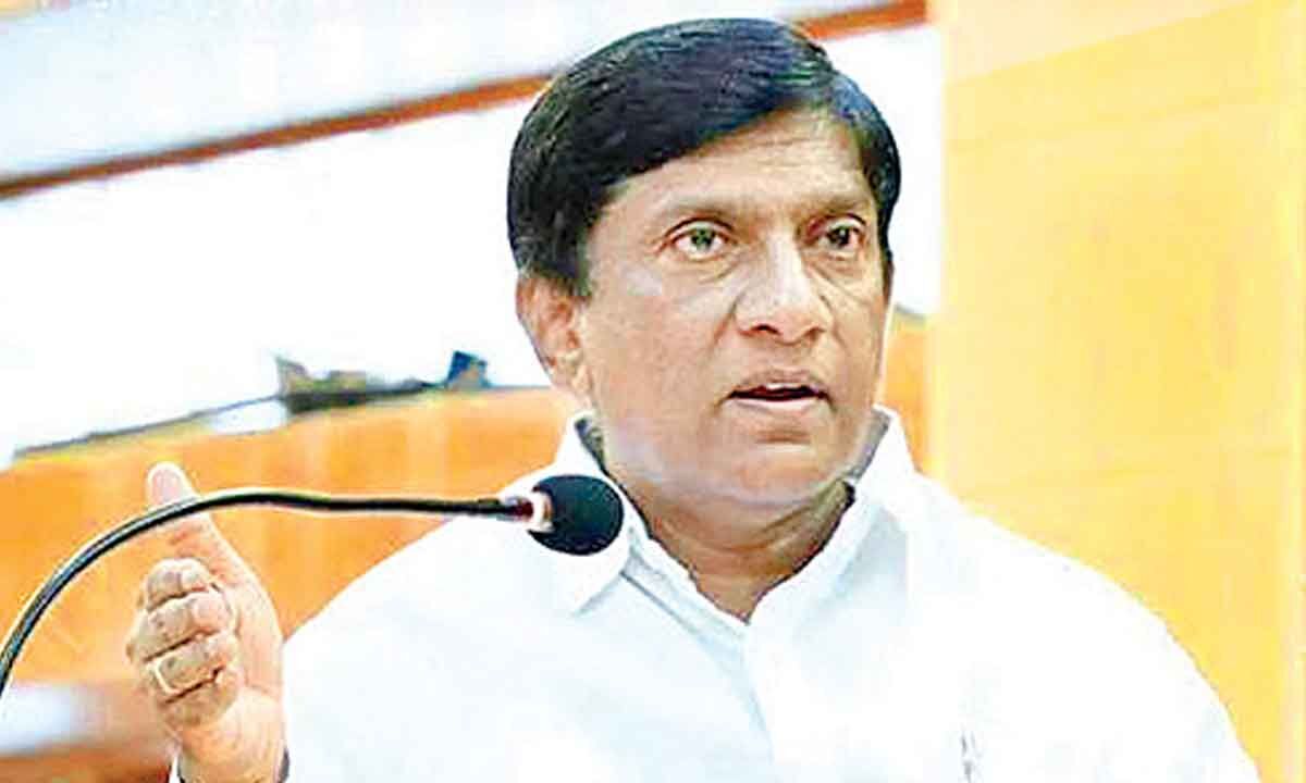 Vinod Kumar condemns Smriti Irani's comments against KCR