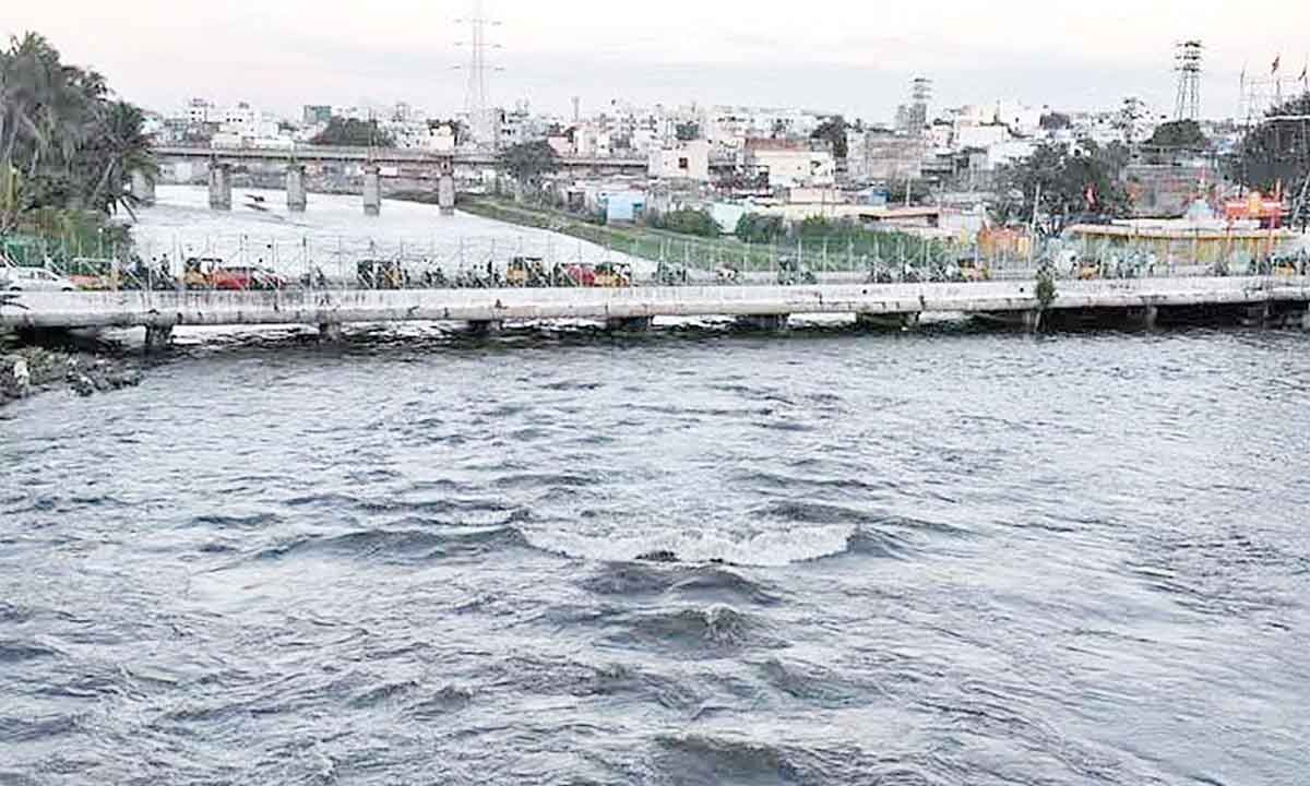 Hyderabad: Moosarambagh, Chaderghat on the edge as Musi rises