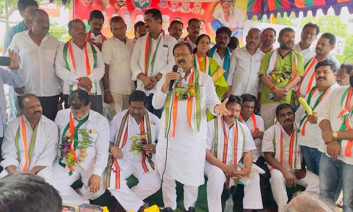 BJP, TRS govts ruining lives of people: Shabbir Ali