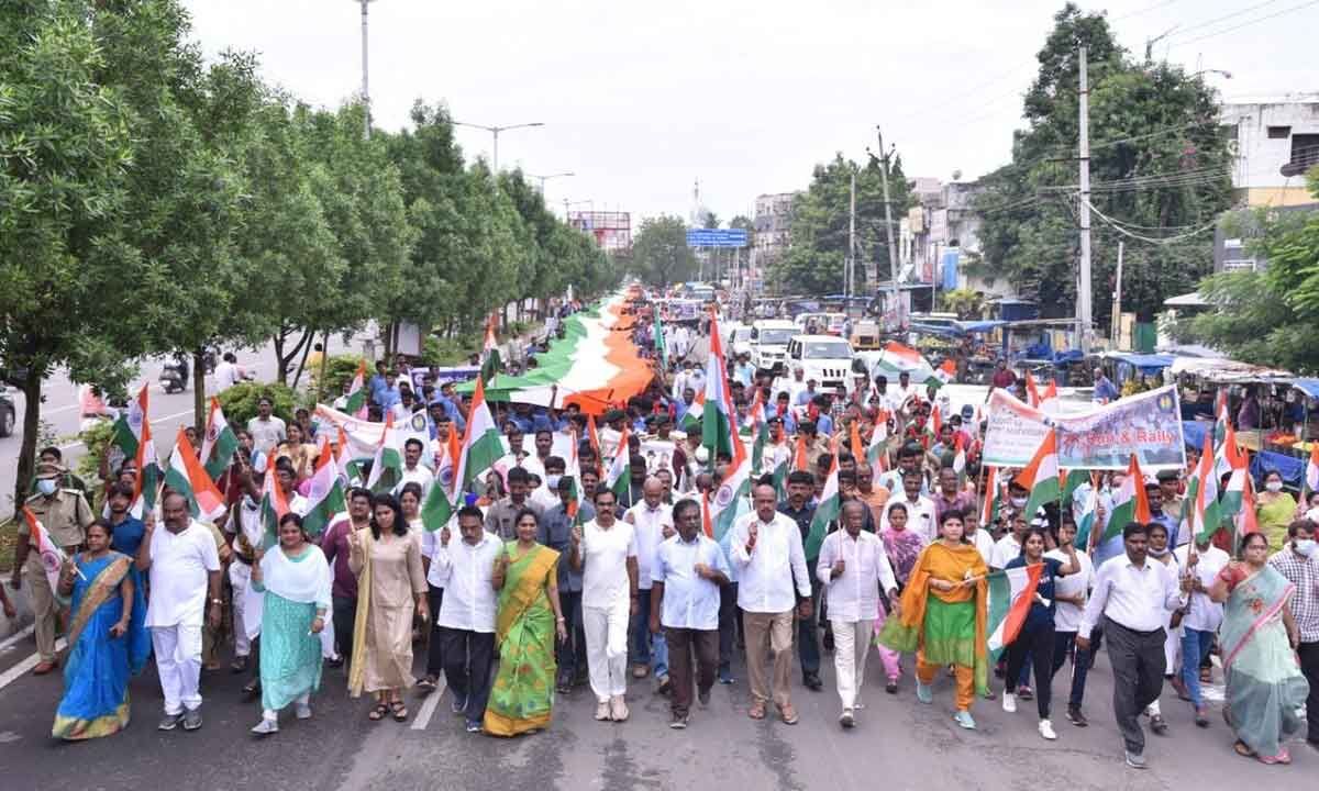 Huge rally taken out with 750 metres national flag